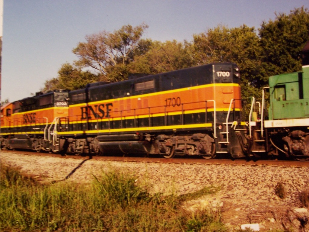 BNSF GP9B 1700